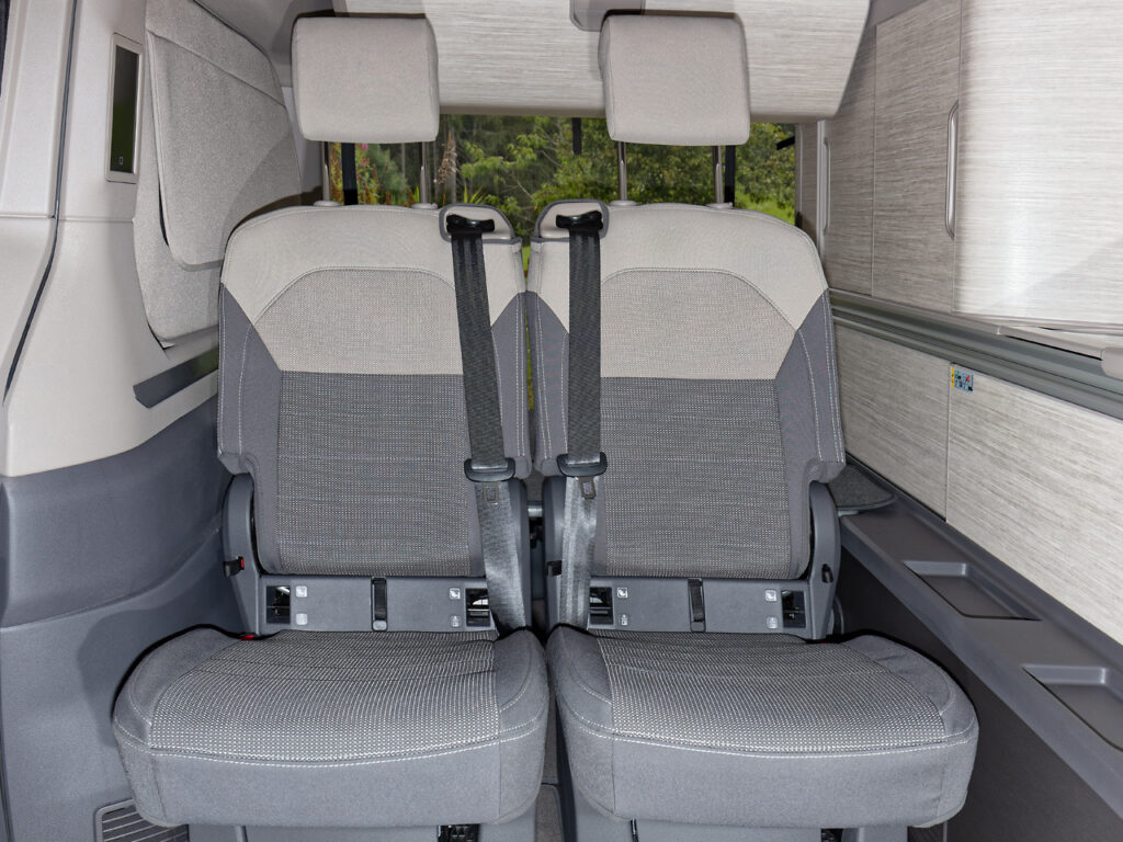 Second Skin ® Schonbezug Schlafsitz rechts im VW T7 California Ocean ...